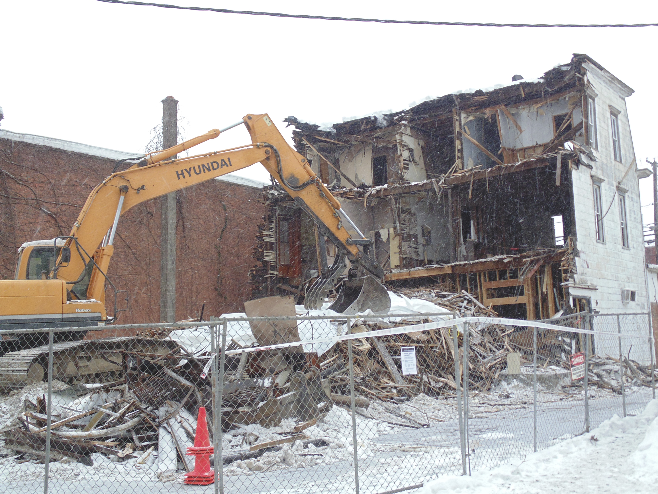 Demolition continues | News, Sports, Jobs - Observer Today
